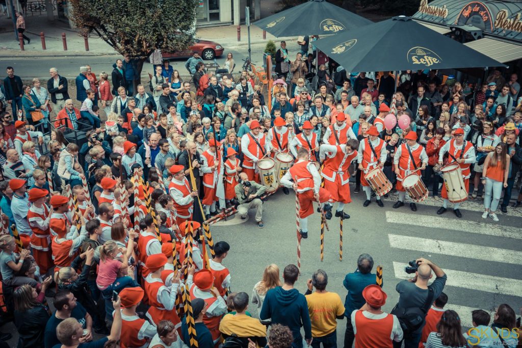 The Stilt Walkers of Namur, joust on stilts. Since 1411 - Les ...